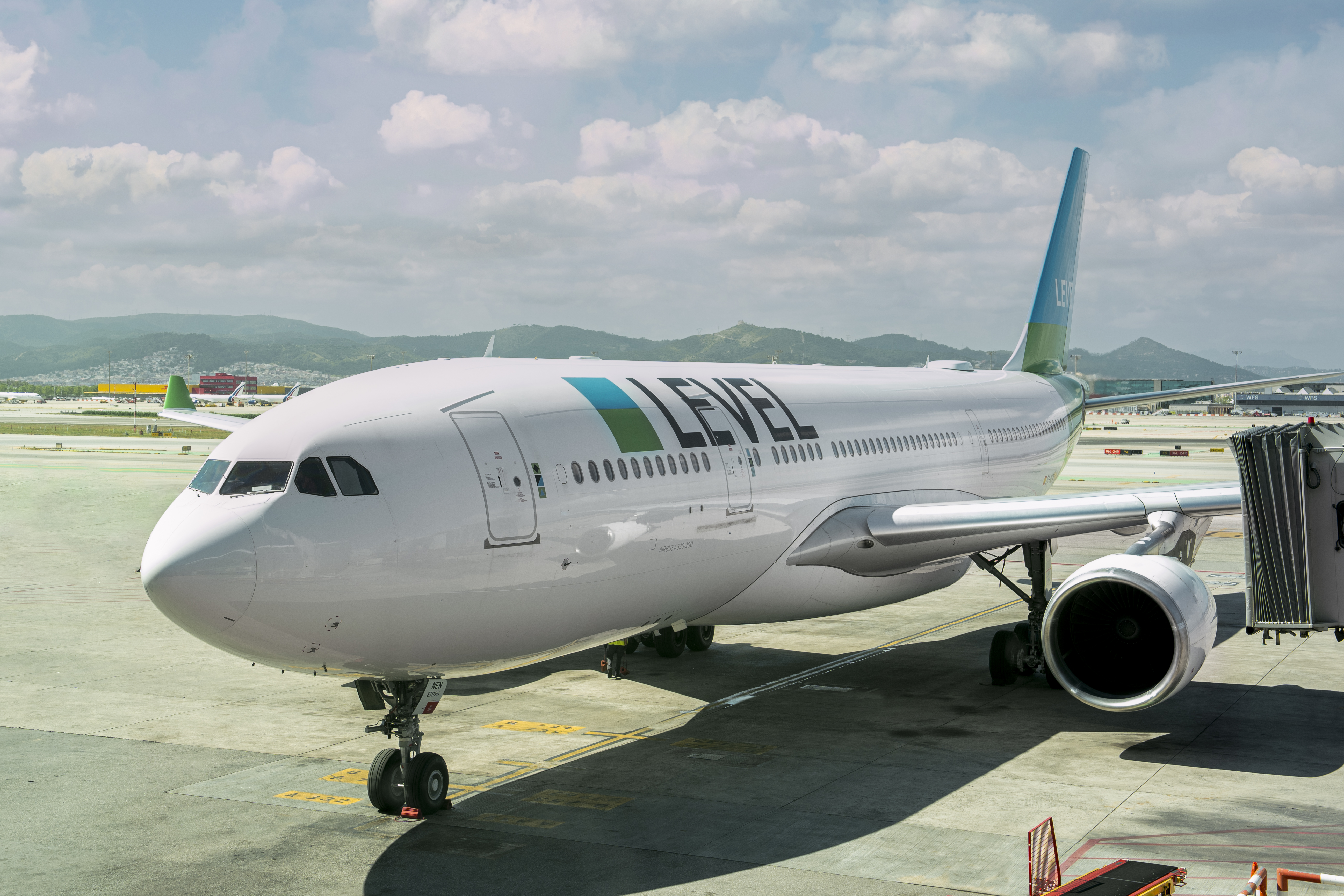 LEVEL, reserva vuelos directos y billetes de avión baratos