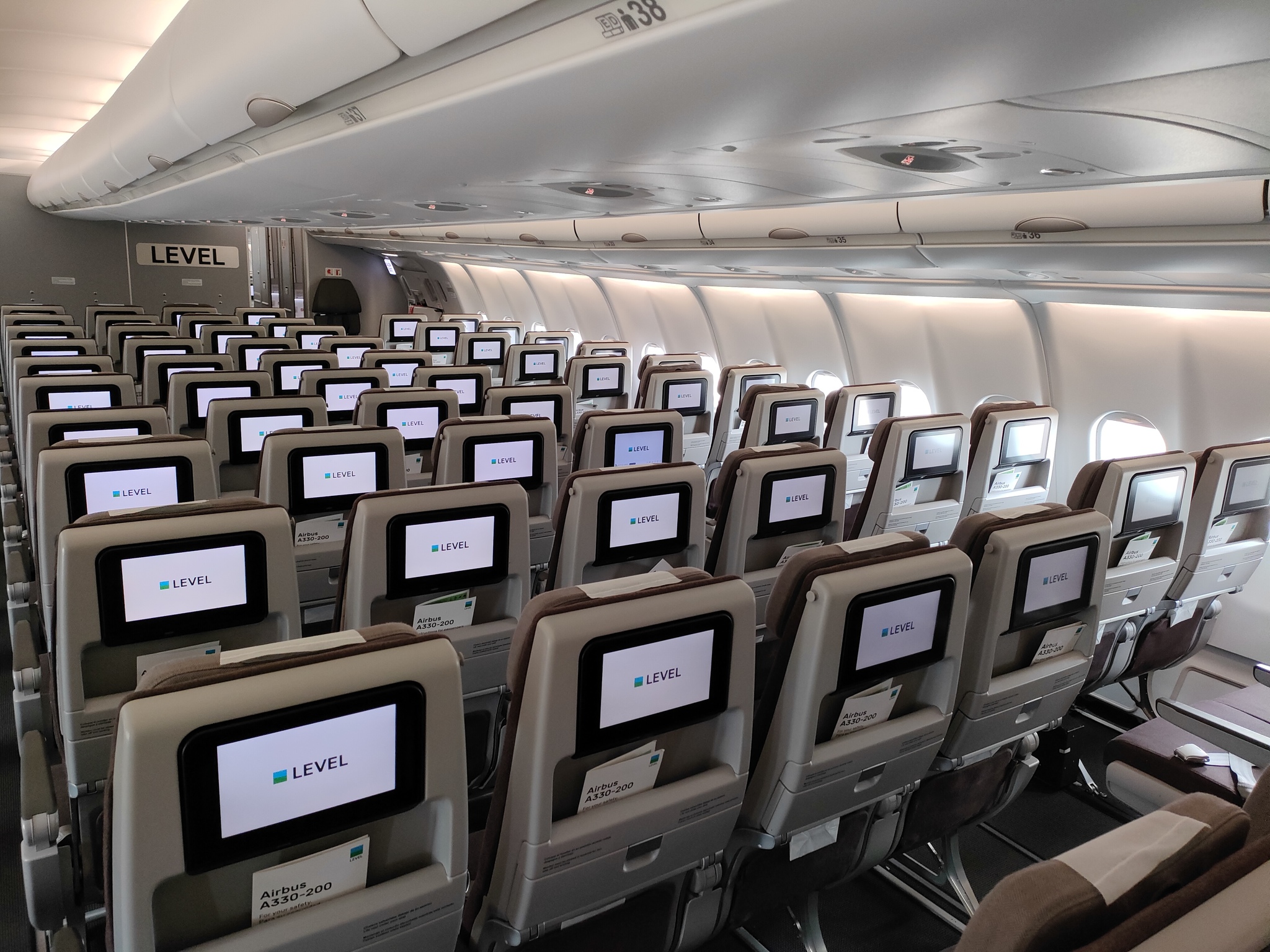 LEVEL, reserva vuelos directos y billetes de avión baratos